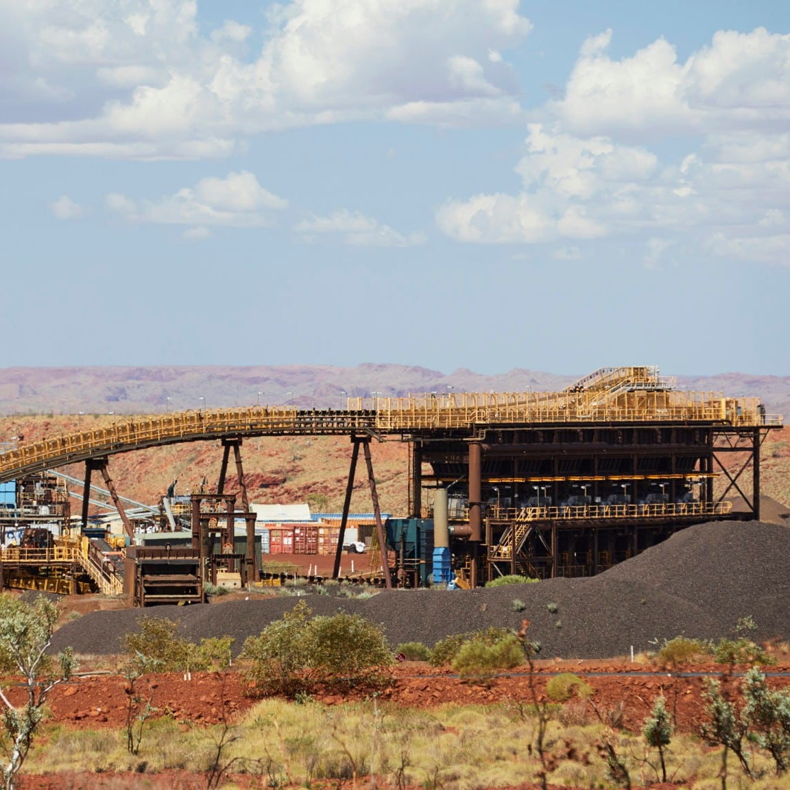 Fortescue shifts Iron Bridge contractors following blowout - Australian ...
