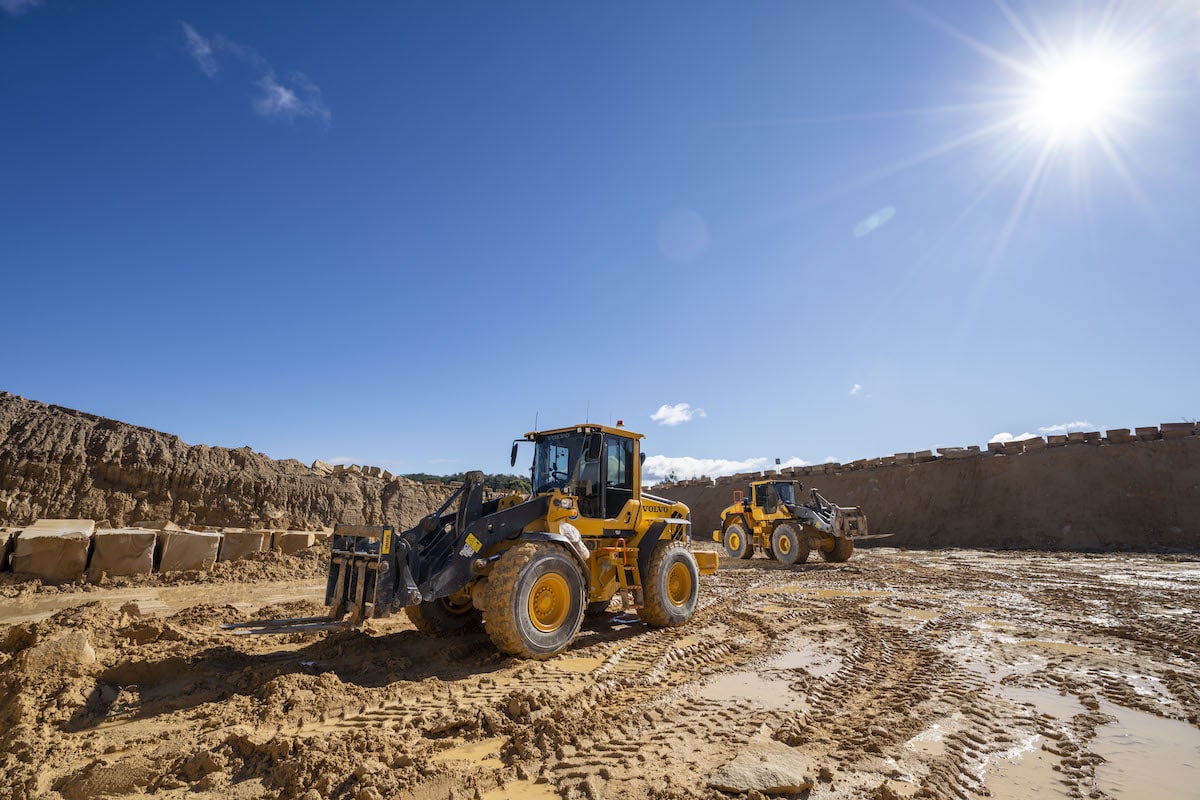 Earthmoving gear meets the cut – block by block - Australian Mining