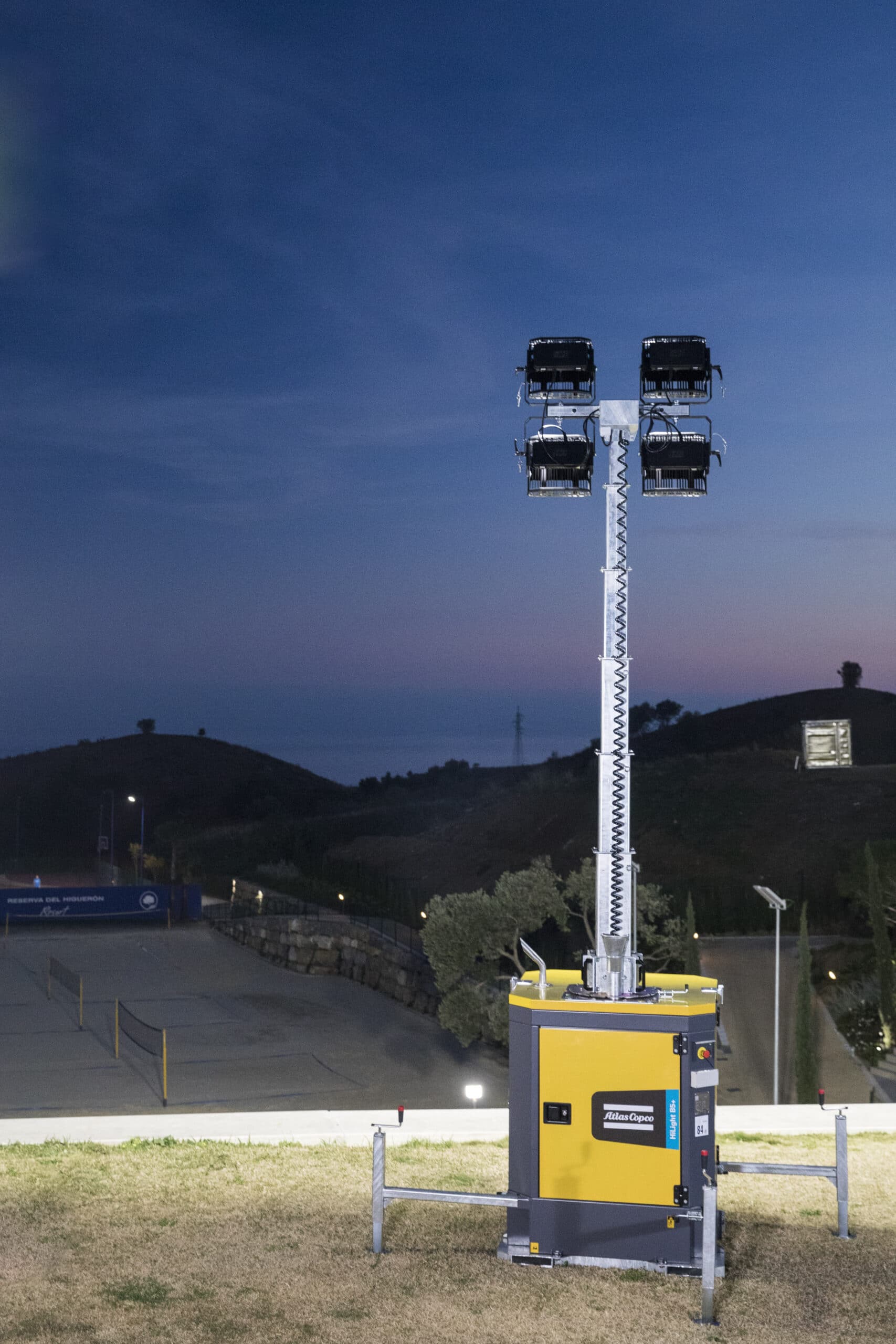 HiLight new b5 + on site with SmartMast TM - Australian Mining