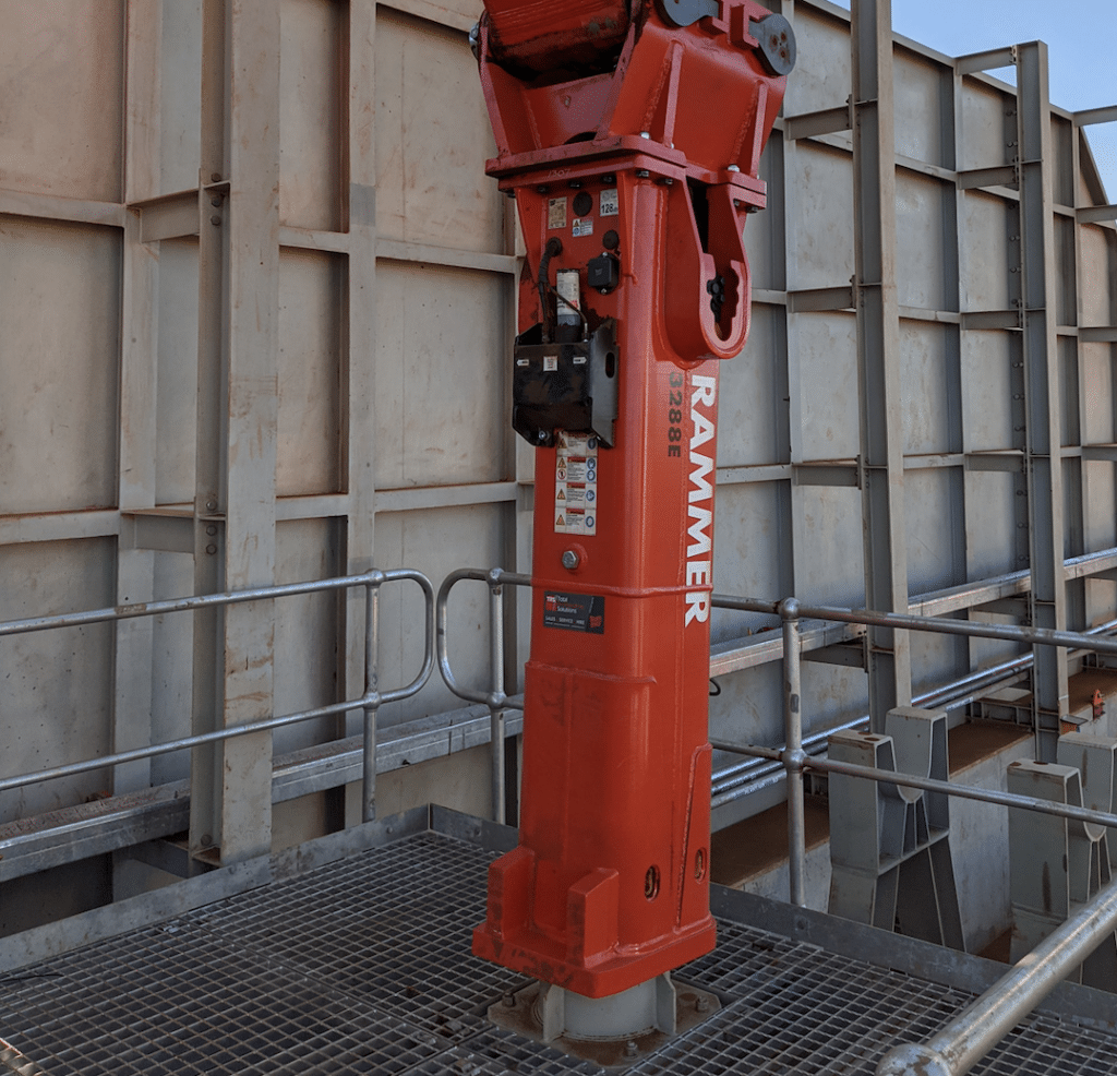 Adaptable hydraulic booms - Australian Mining