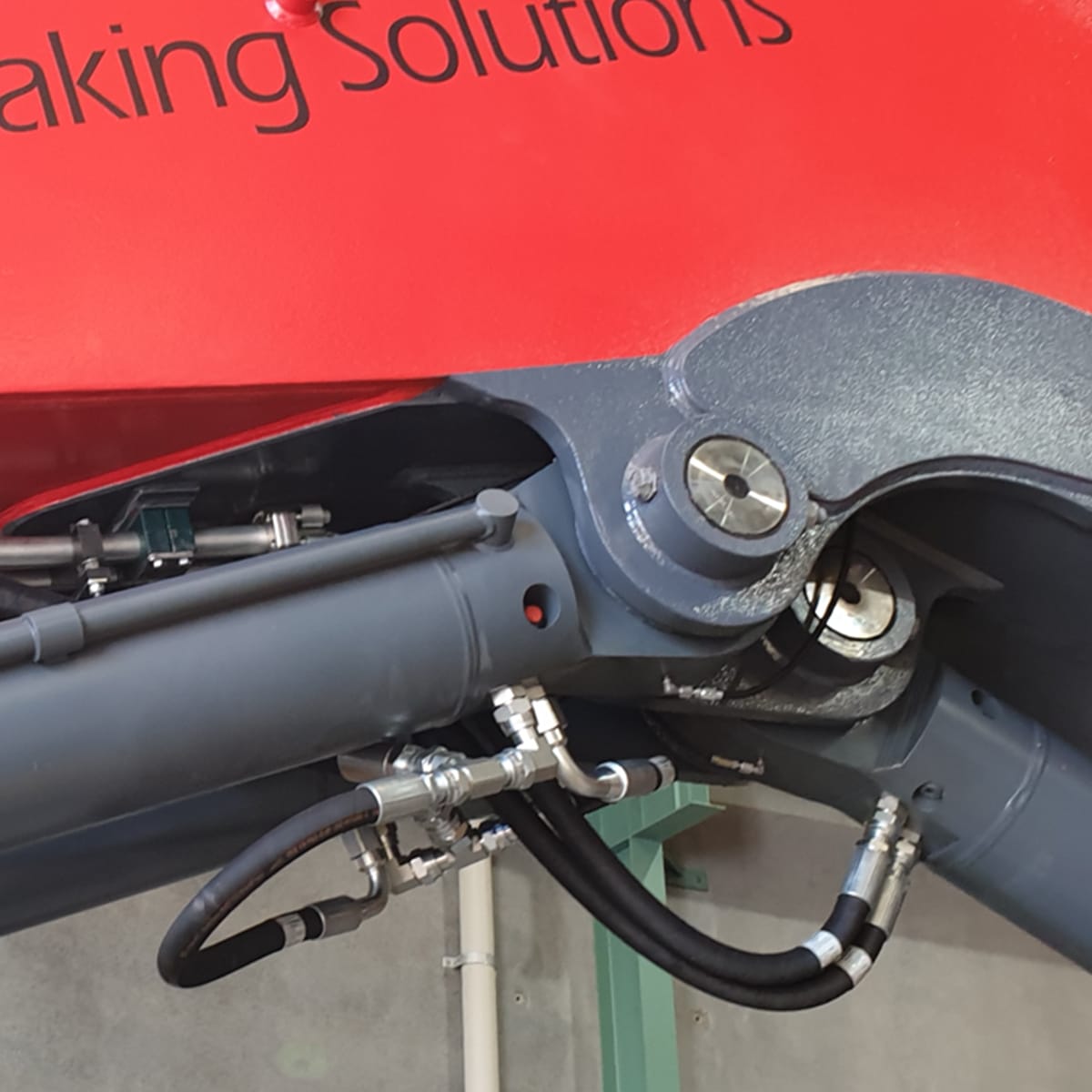 Choosing the right rockbreaker boom system