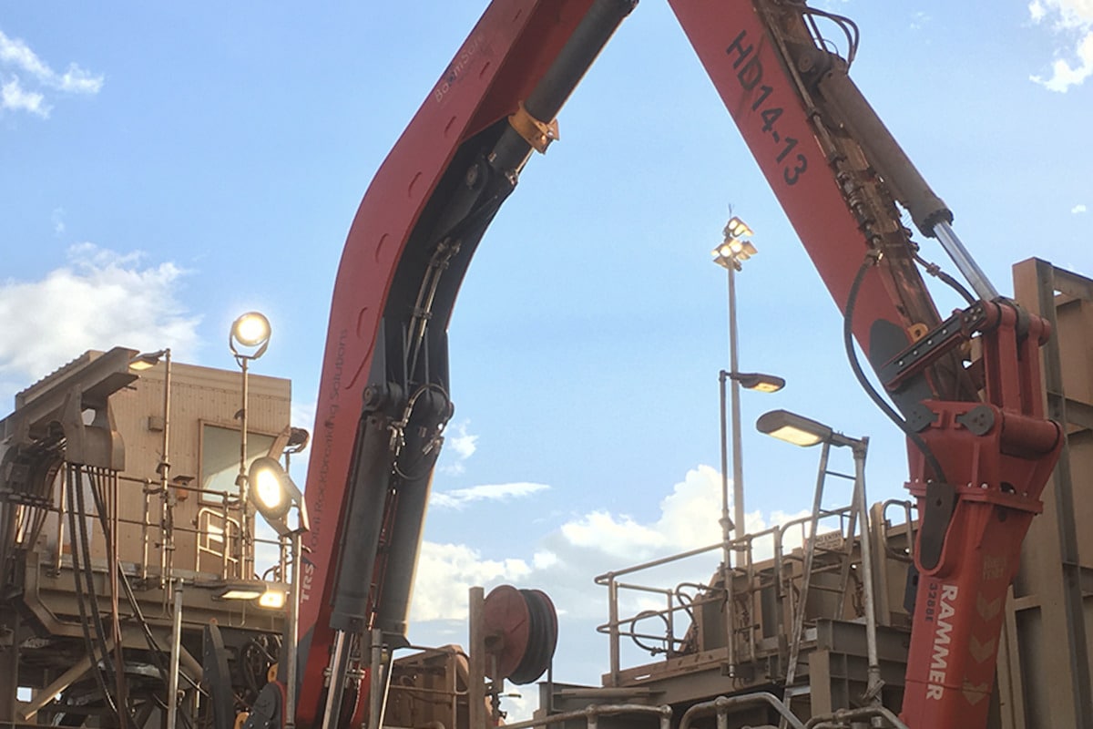 Choosing the right rockbreaker boom system