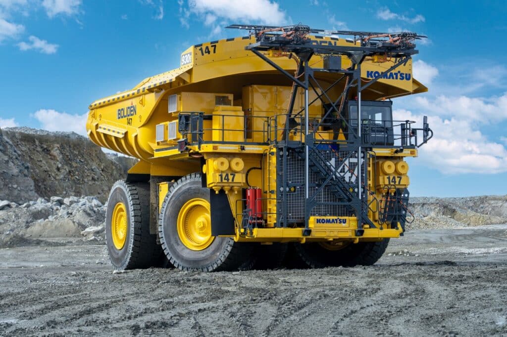 Meet Komatsu's first power agnostic diesel trolley truck - Australian ...